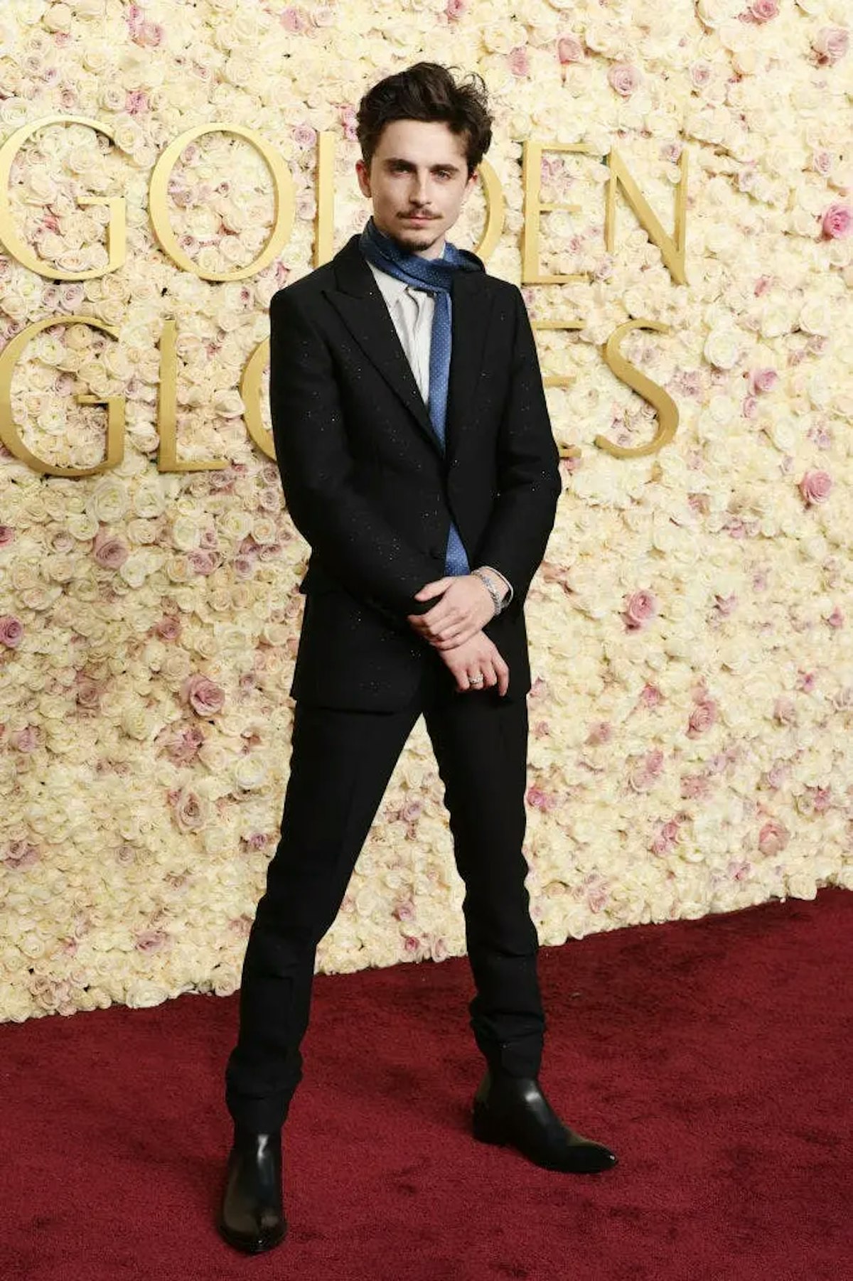 Timothée Chalamet’s Sparkling Black Suit at the Golden Globes Stole the ...