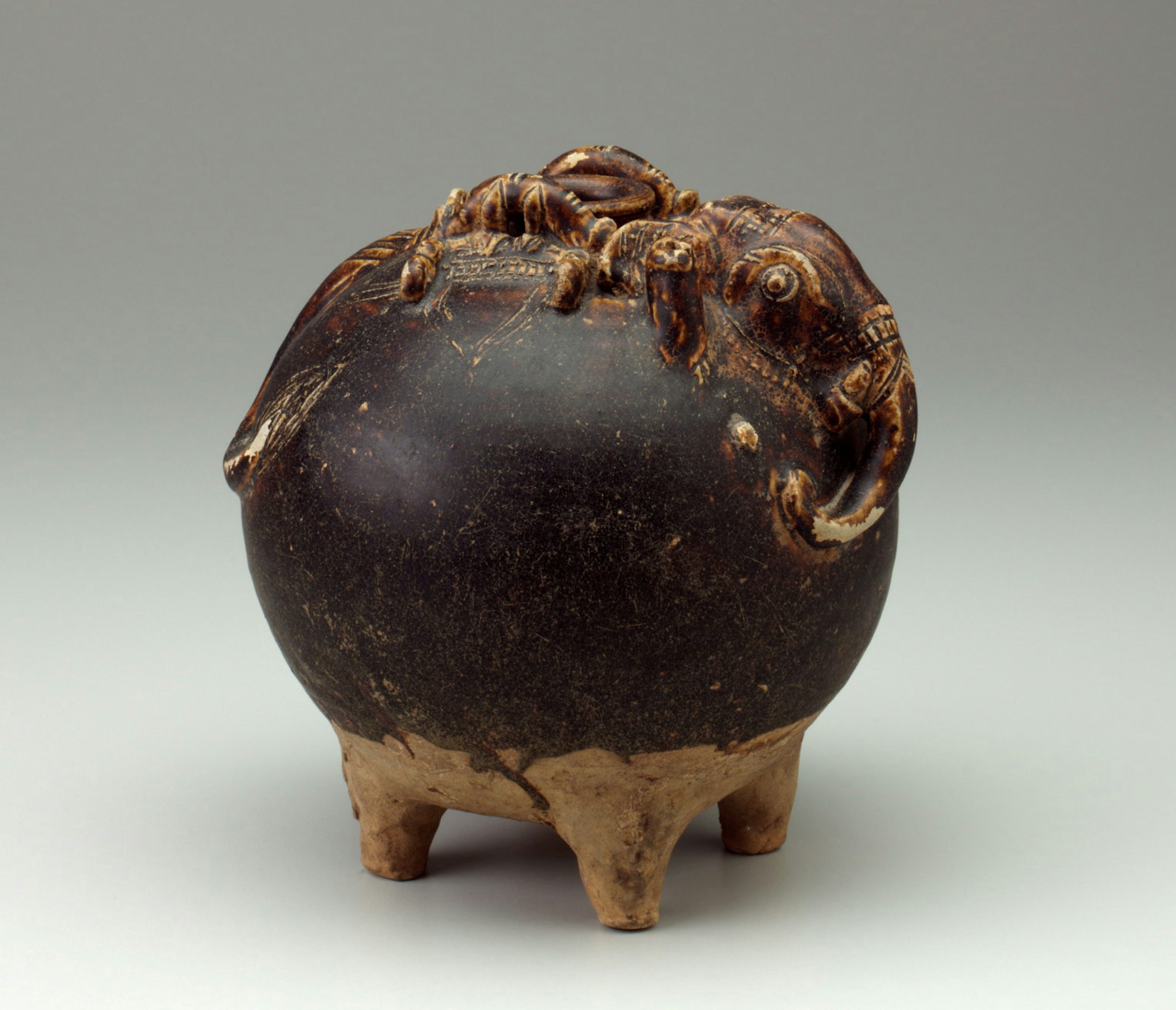 Elephant-shaped jar, 1000s–1100s | Art Gallery of NSW