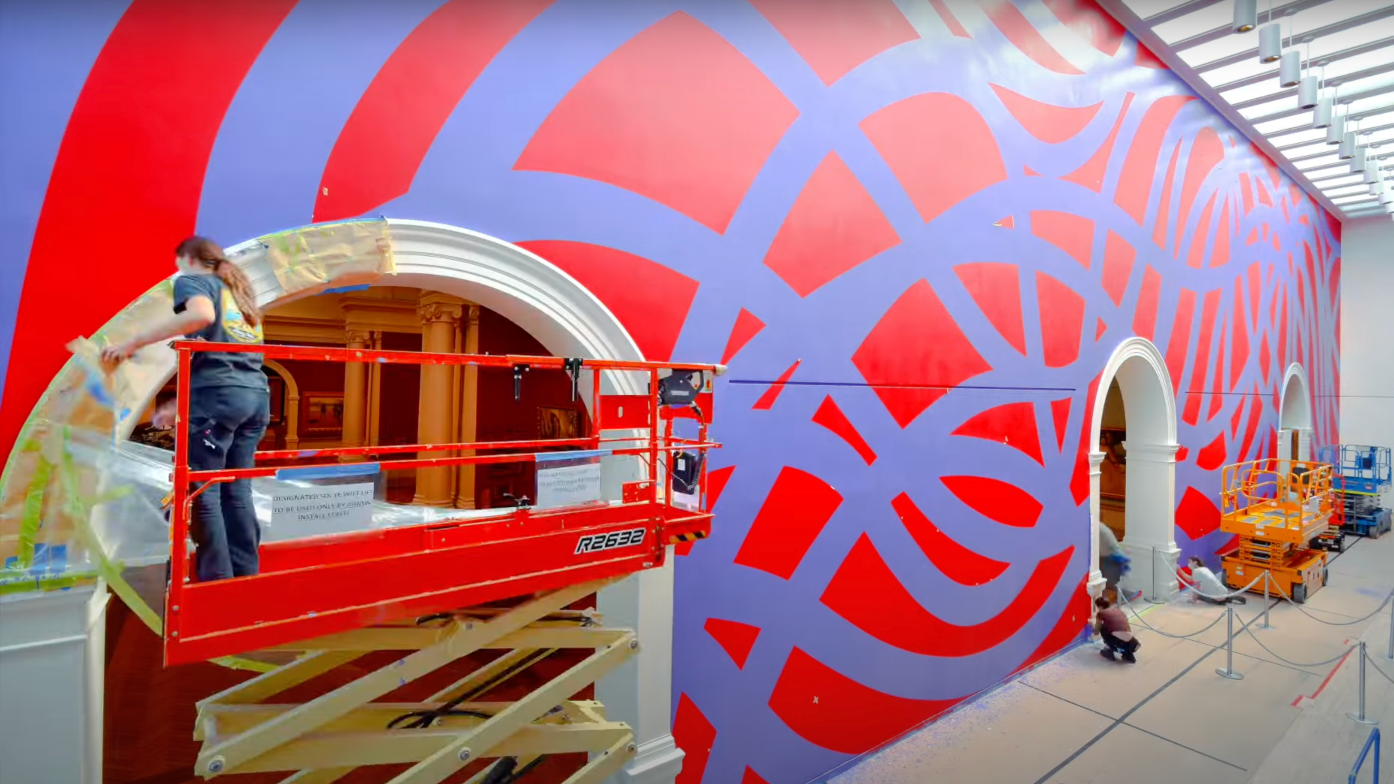 Installing Sol LeWitt's ‘Wall drawing #955, Loopy Doopy (red and purple ...
