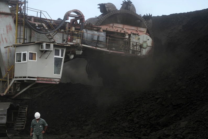 Embargoul european asupra cărbunelui rusesc intră în vigoare la noapte