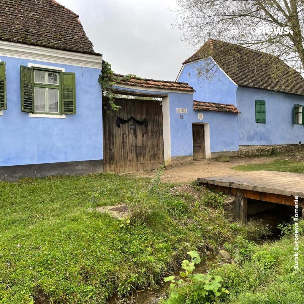 GALERIE FOTO | Atmosferă tristă la casa Regelui Charles, de la Viscri ...