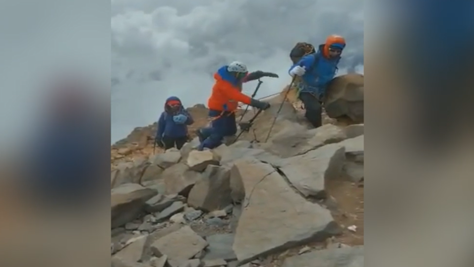 Doi români nevăzători au cucerit cel mai înalt vârf din America de Sud