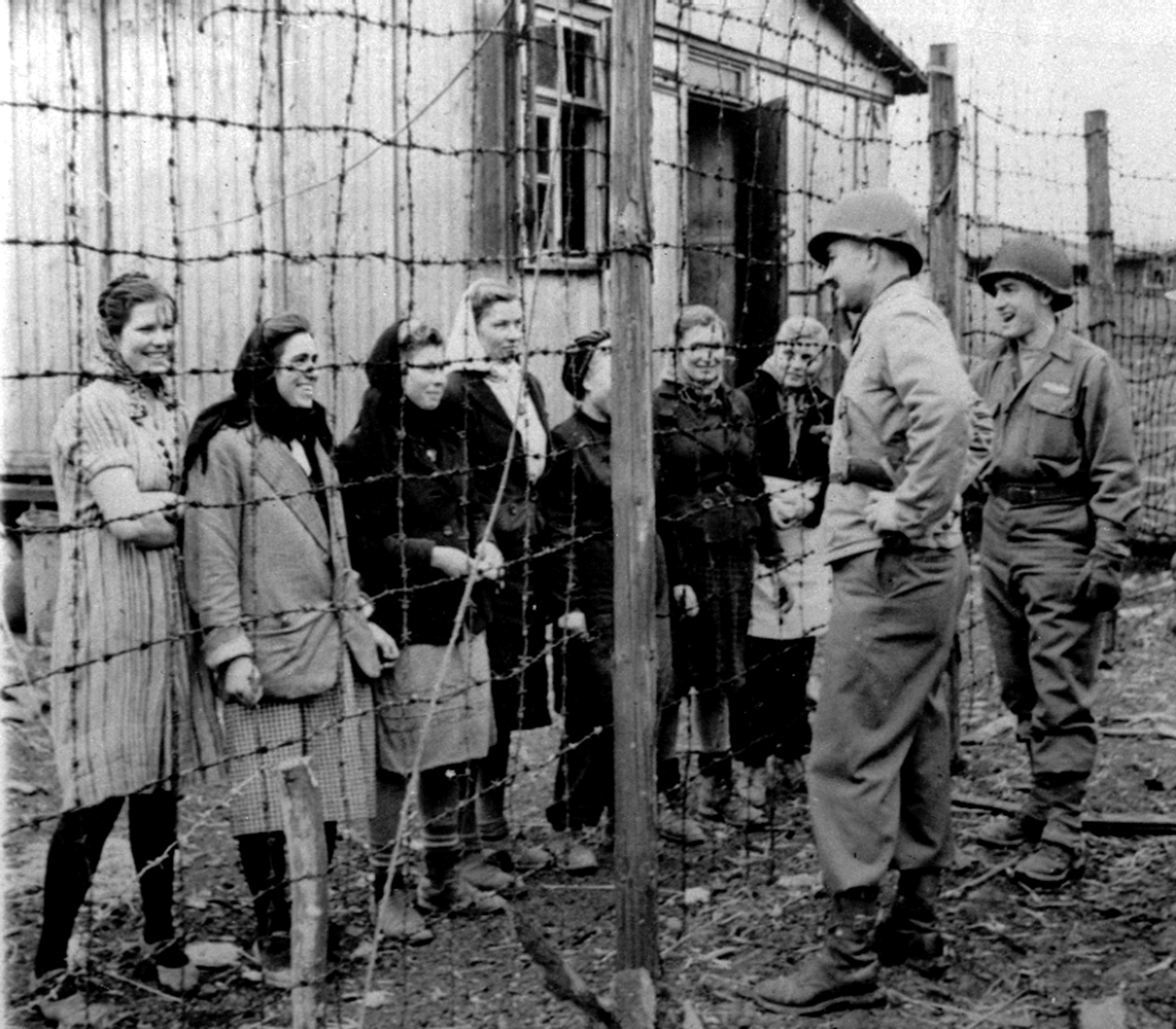 Cercetători ai Holocaustului colectează de la germani fotografii cu ...