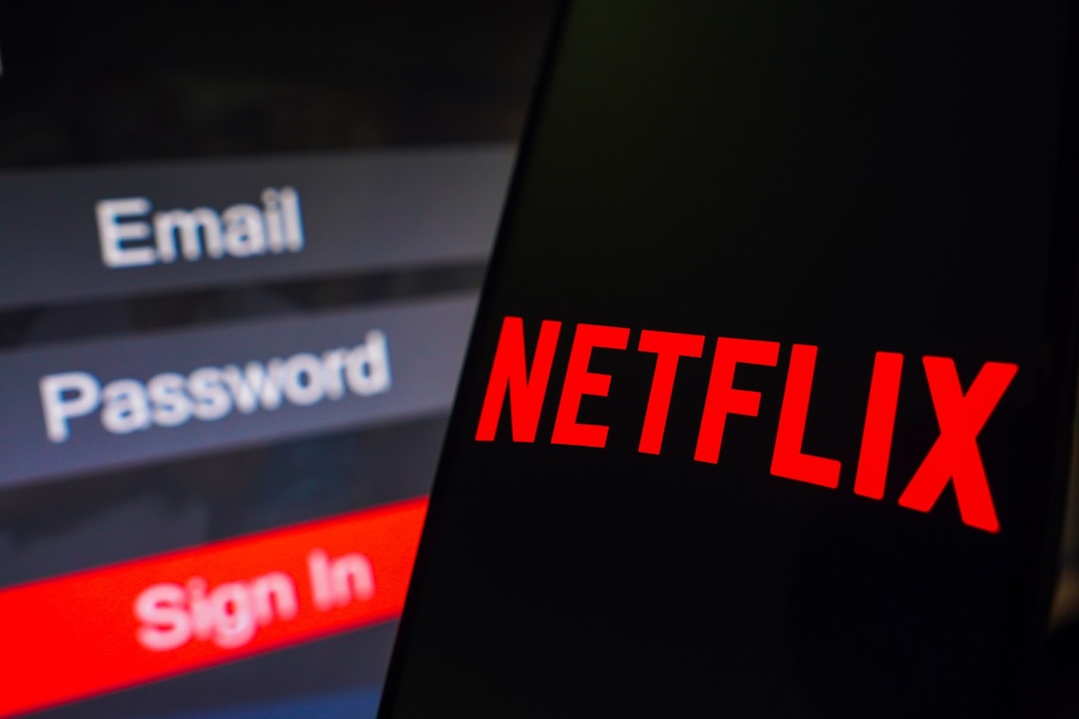 Netflix: taxă suplimentară pentru ”password sharing” și în România. Cât ...