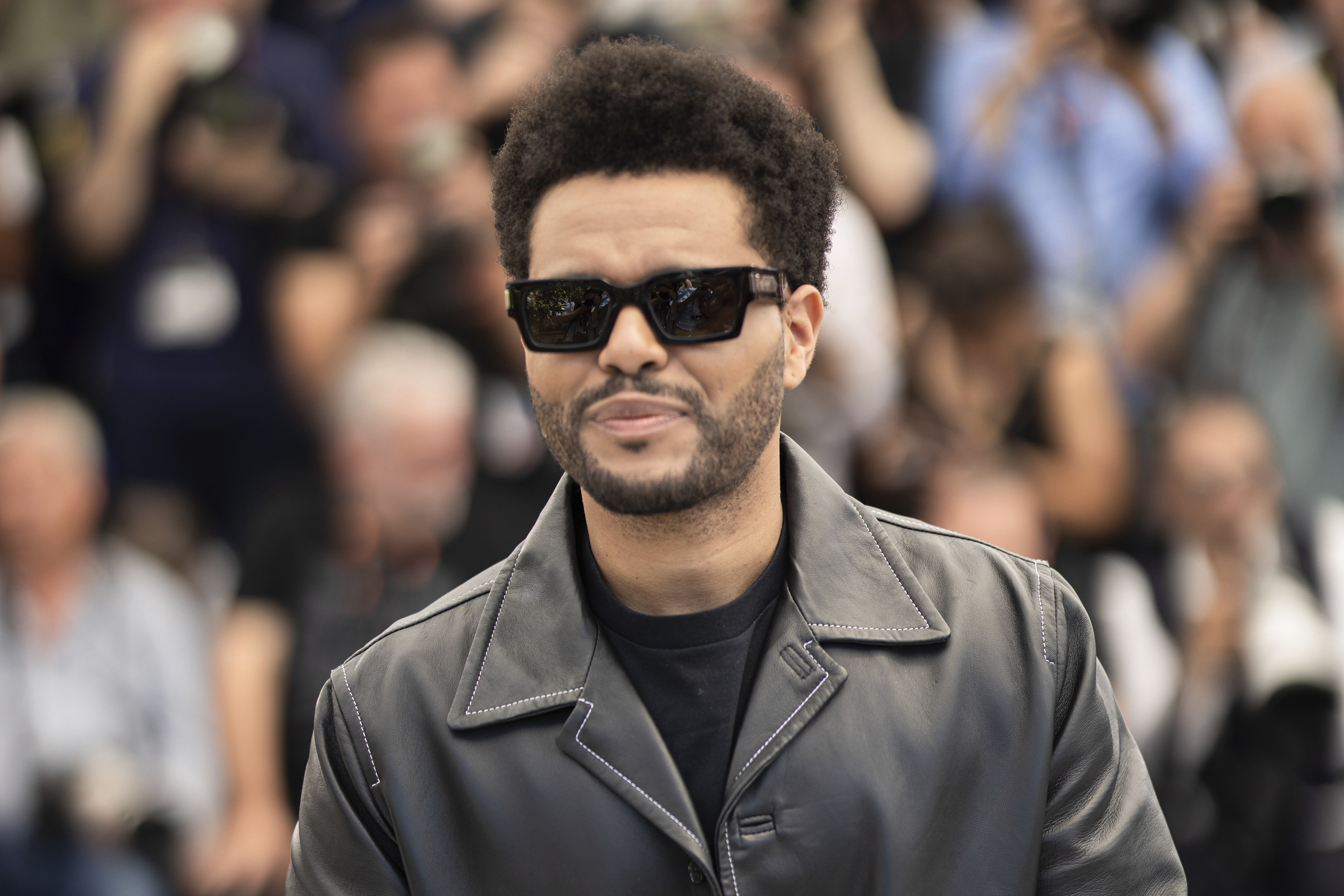 'Blinding Lights' a lui The Weeknd devine prima piesă care trece de ...