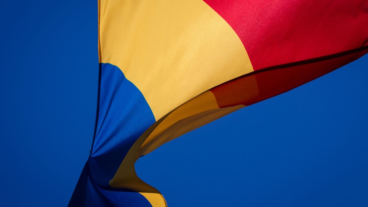 Respectul pentru simbolurile naționale, impus prin lege. Ce amezi riscă ...