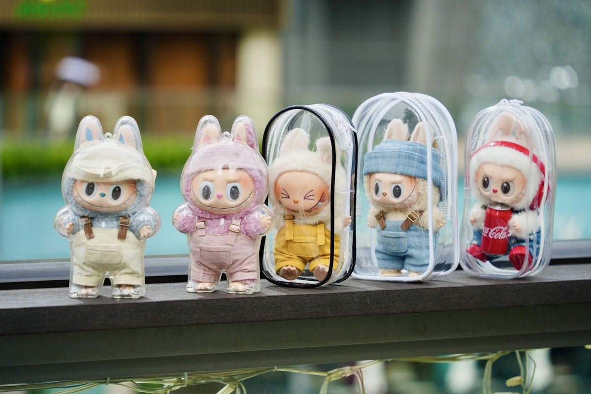 Adorabile sau doar ciudate? Cum au cucerit lumea păpușile Labubu