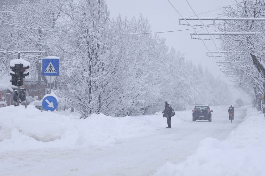 UPDATE Cod roșu de ninsoare în București: Stratul de zăpadă a depășit ...