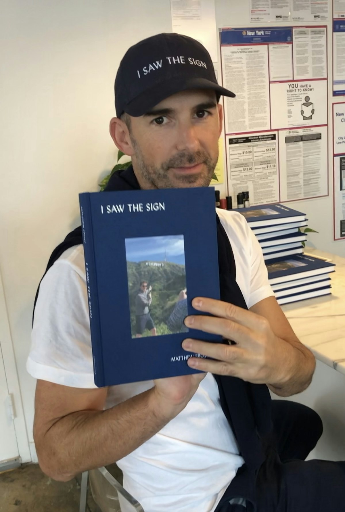 I Saw The Sign : la dernière satire exquise de Matthew Frost