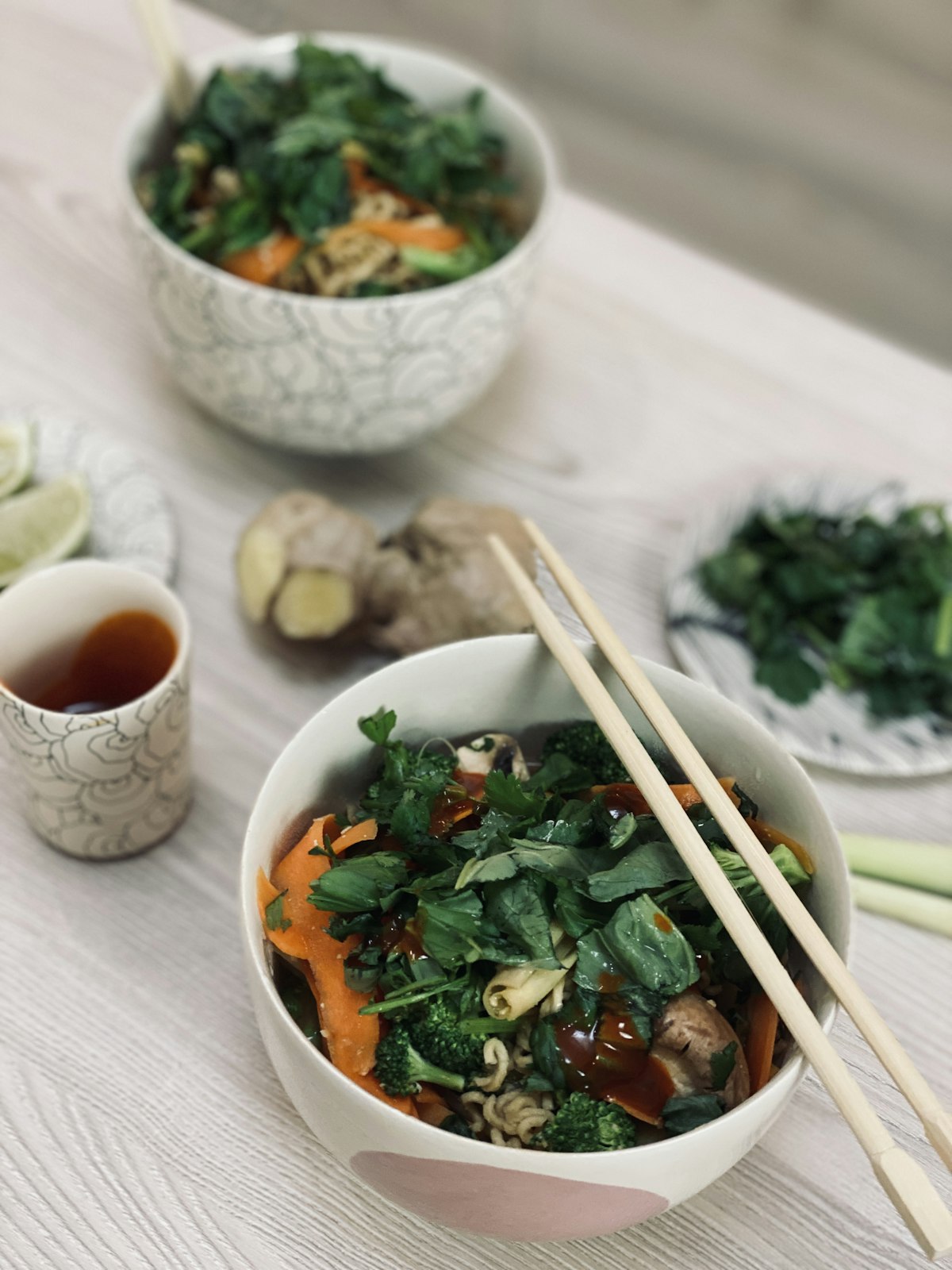 Comment réussir de parfaites nouilles épicées aux légumes croquants