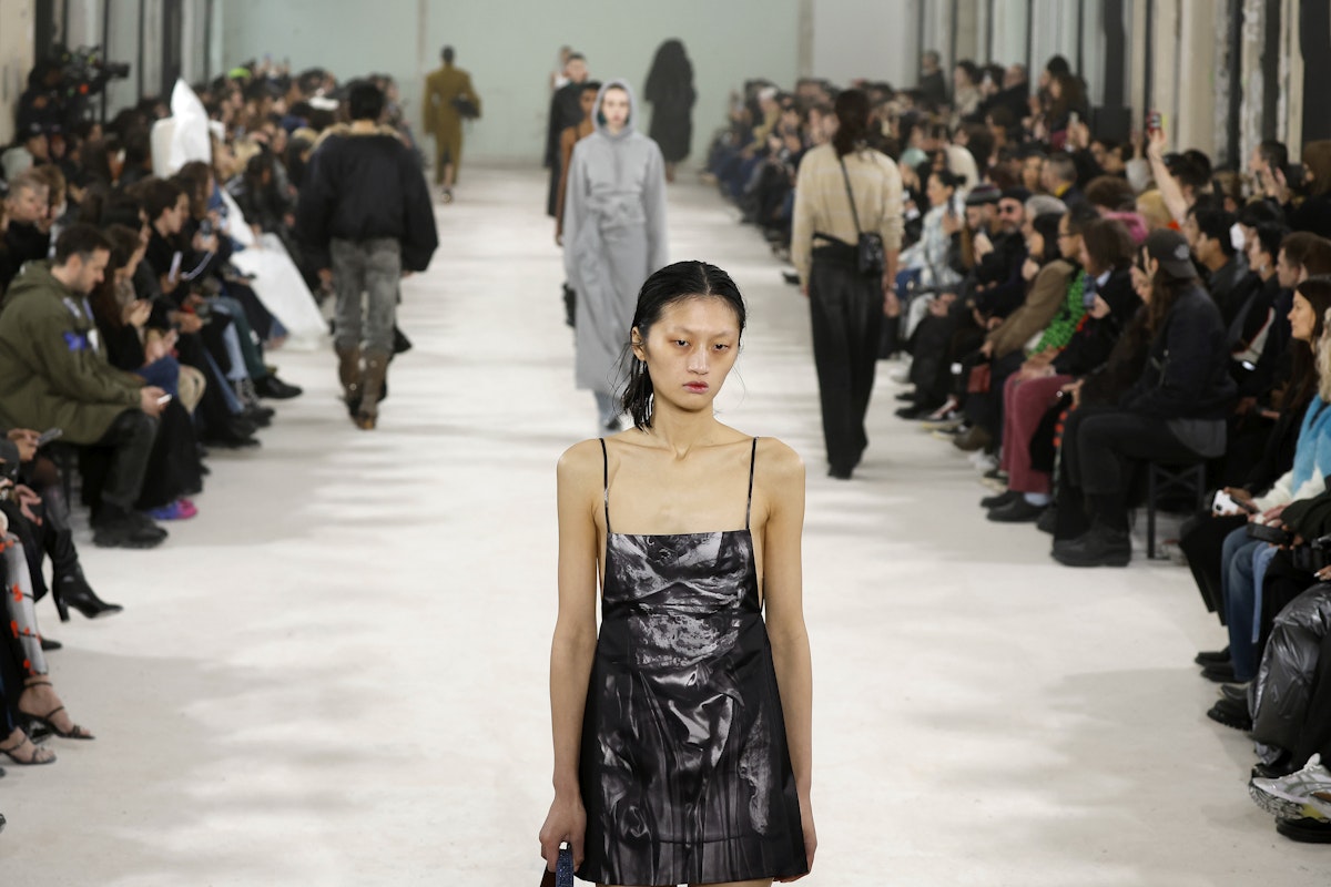 J'expérimente donc je suis. Tout sur le défilé Y/Projet de Glenn Martens