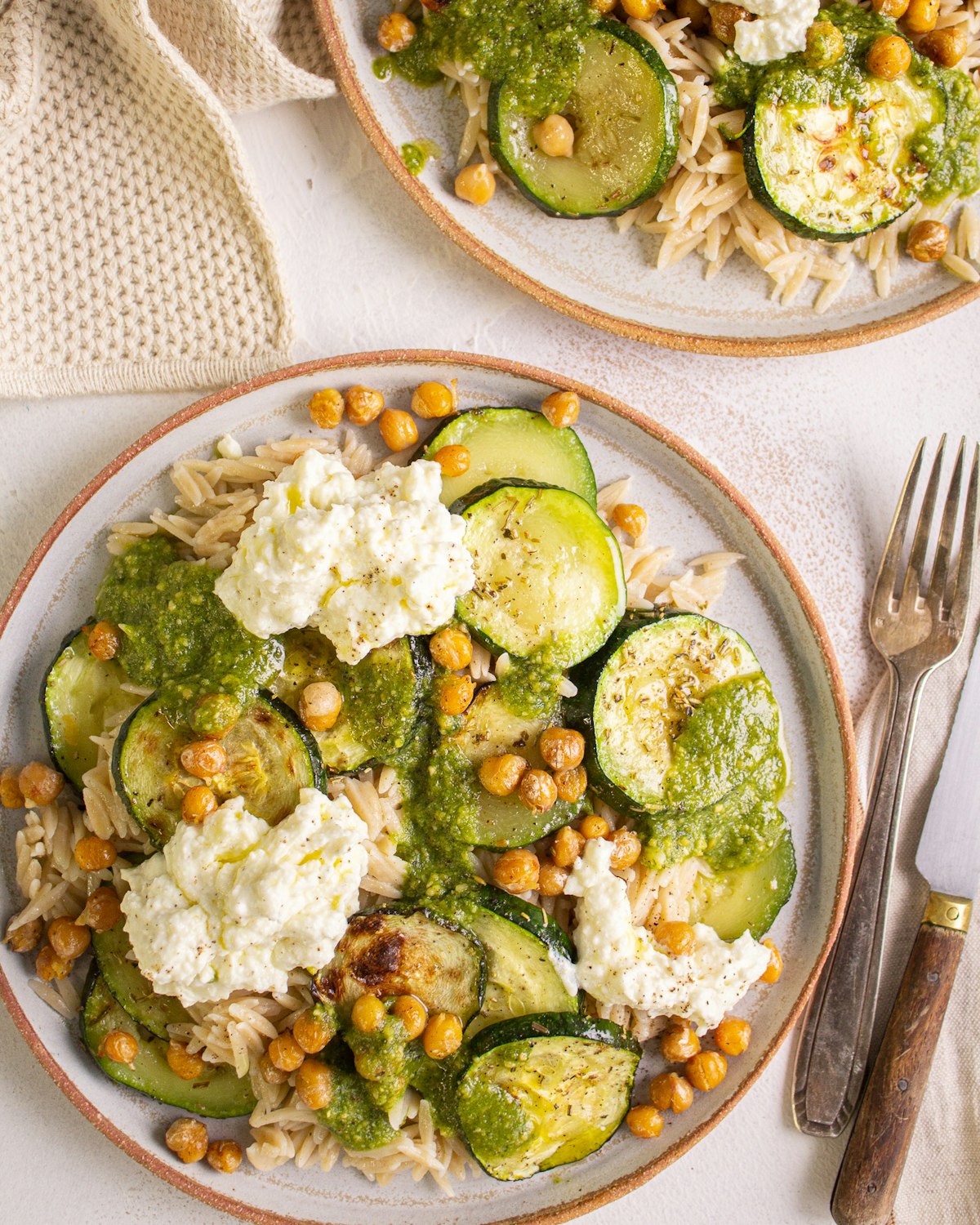 La recette des pâtes orzo aux courgettes, pesto & crème de feta à faire ...