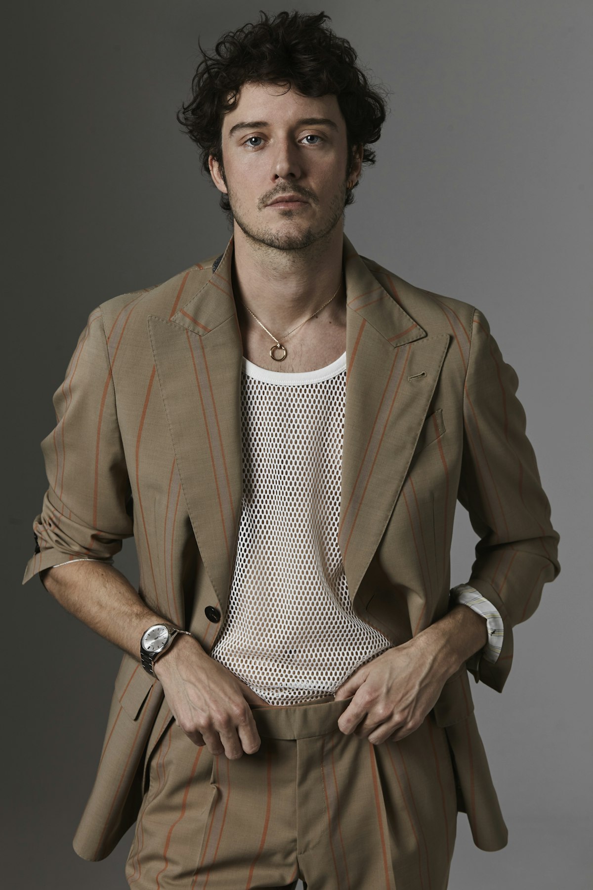 Les Garçons : l'interview de César Domboy acteur d'"Outlander" qui sort ...