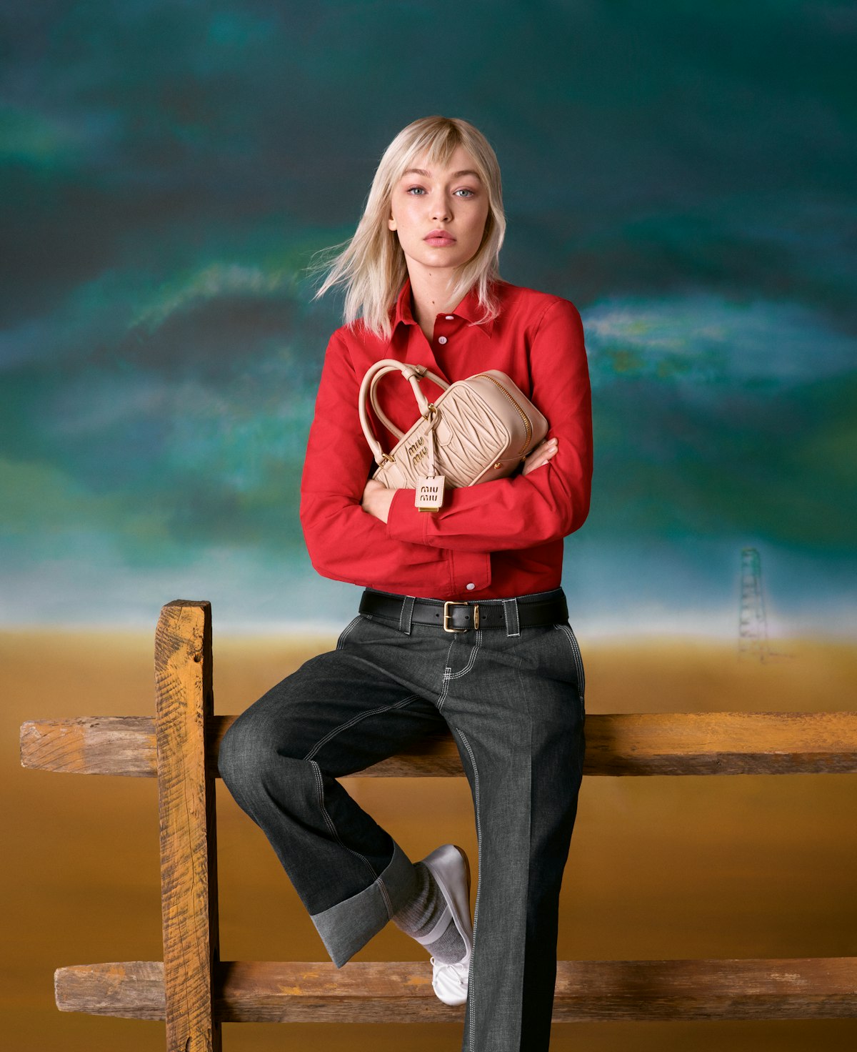 Gigi Hadid : star de la nouvelle campagne Miu Miu pour les sacs Arcadie ...