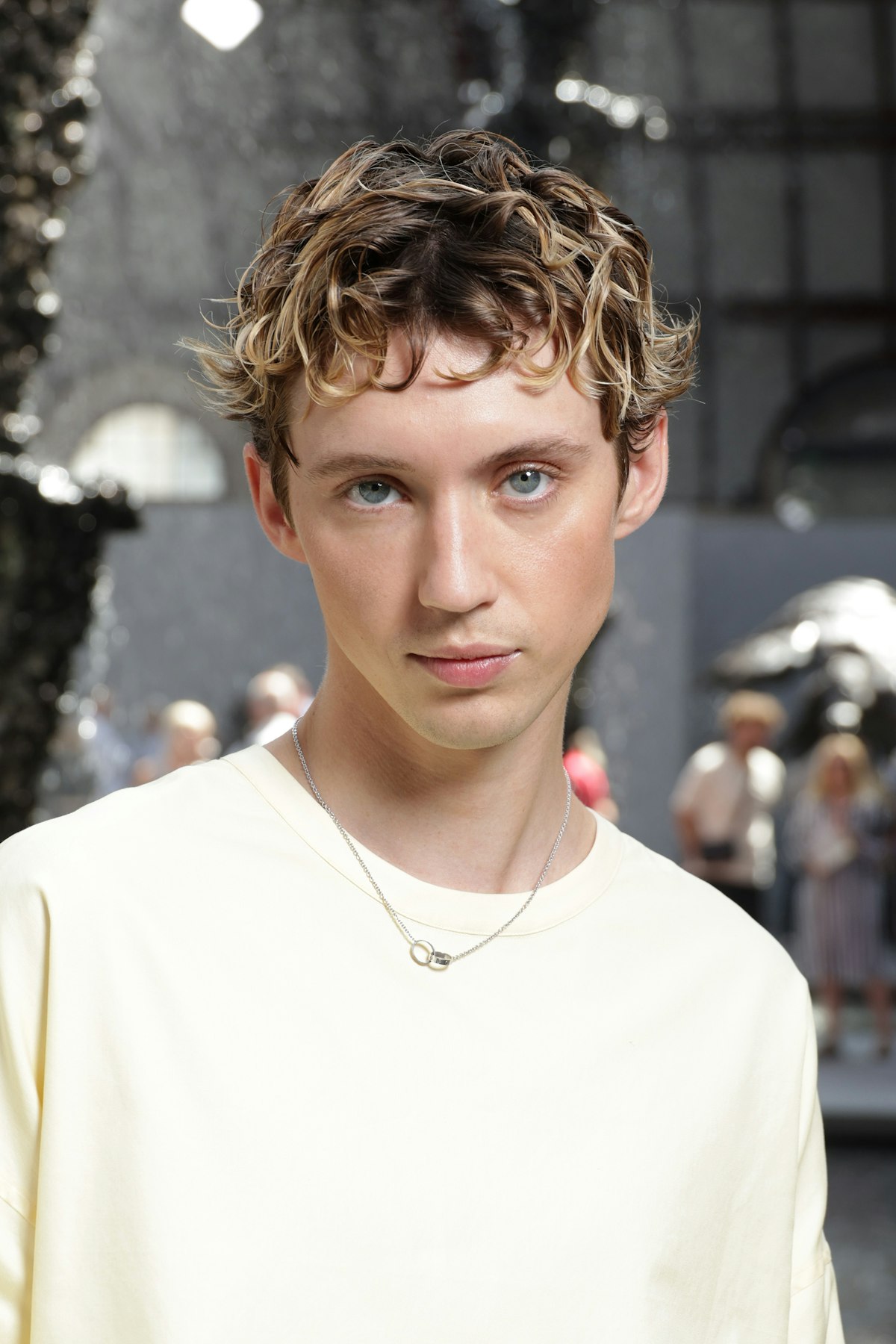 Troye Sivan : un Soft Boy adoré par le fashion system