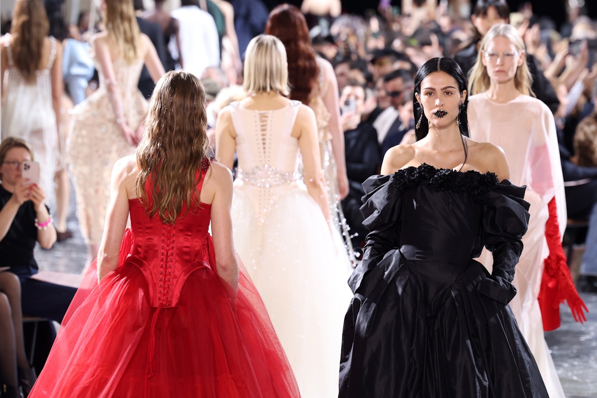 Jean Paul Gaultier et Simone Rocha dévoilent leur collection Couture ...