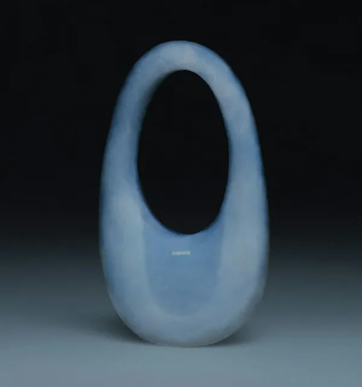 L'accessoire phare de la Fashion Week de Paris : le sac Air Swipe de Coperni