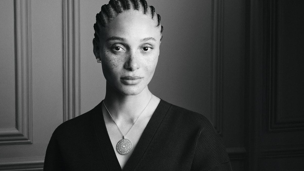 Adwoa Aboah incarne Portraits of True Brilliance, par De Beers