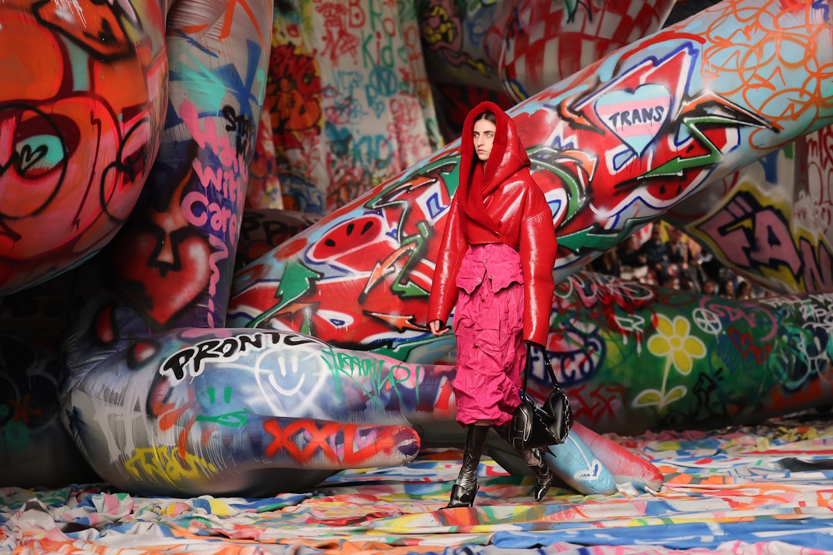 Diesel automne-hiver 2025-26 : L'audace du défilé entre subversion et créativité débridée