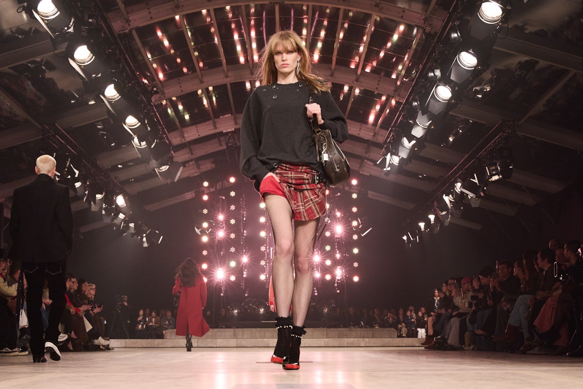 L’allure punk-couture d’Isabel Marant embrase l’automne-hiver 2025-26