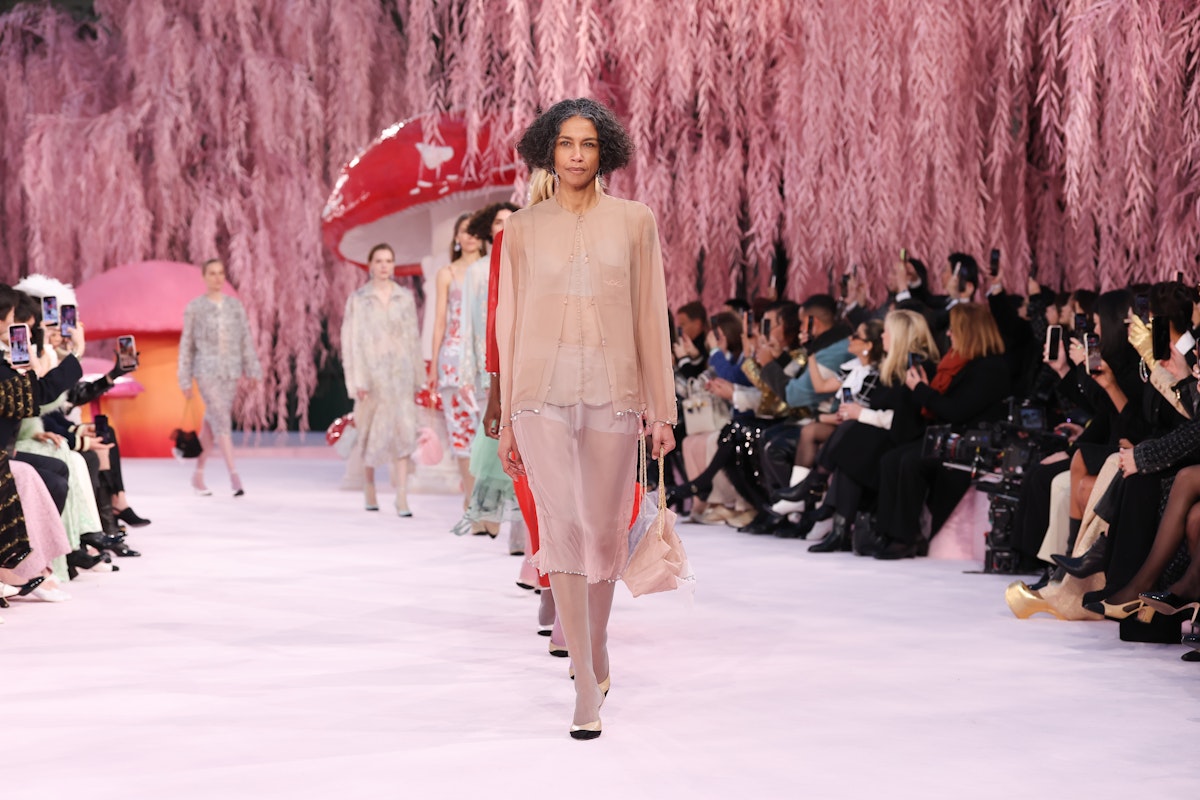 Chanel Haute Couture 2026, ou l’art de disparaître pour mieux émouvoir