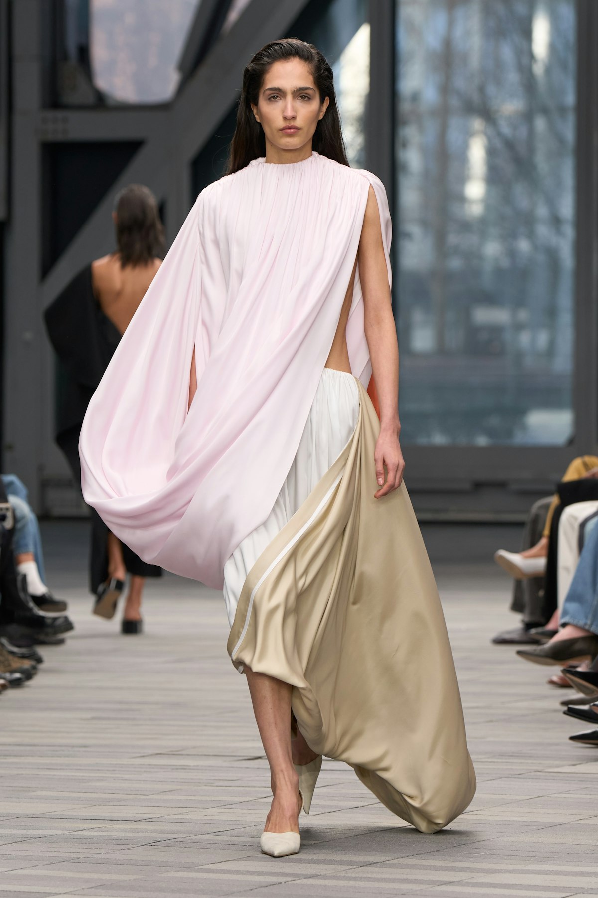 Calvin Klein Collection : l’élégance hédoniste selon Veronica Leoni