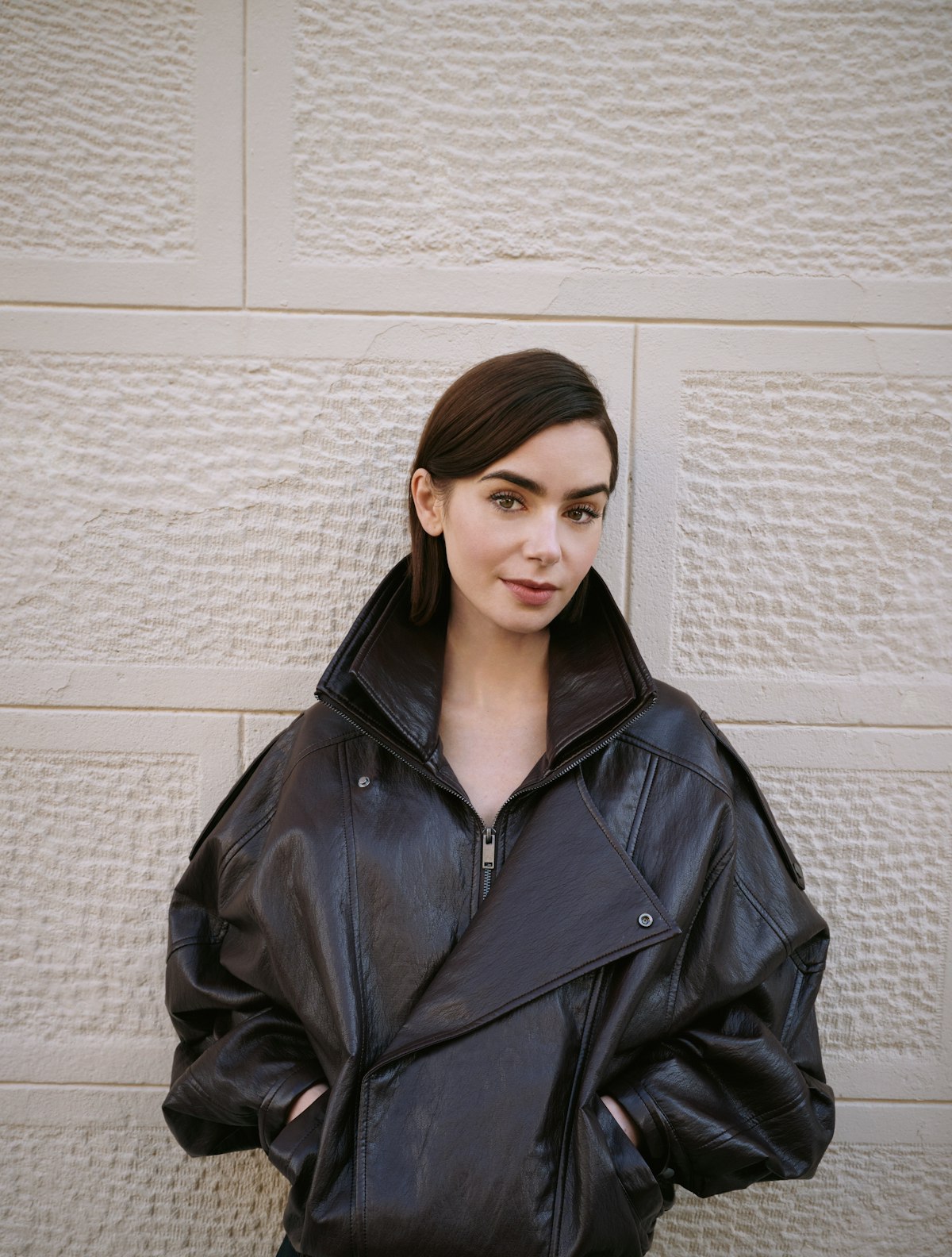 Zalando choisit Lily Collins comme première ambassadrice