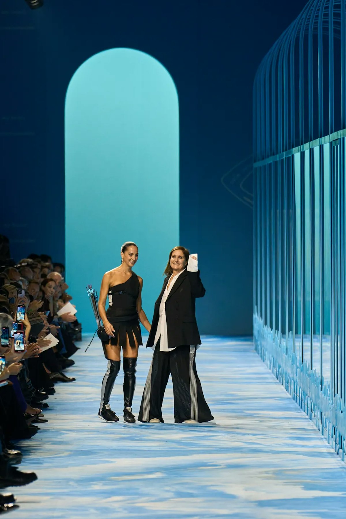 Dior SS25 dio en el blanco para PFW