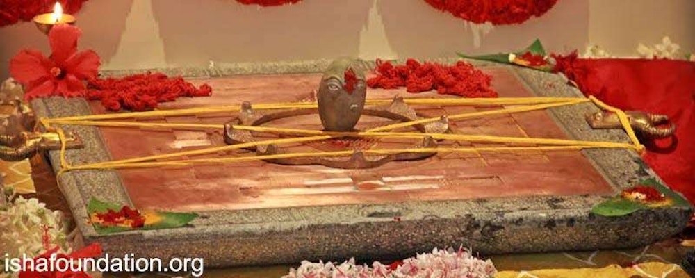 Sadhguru consecrates 6 Avighna Yantras (2011)