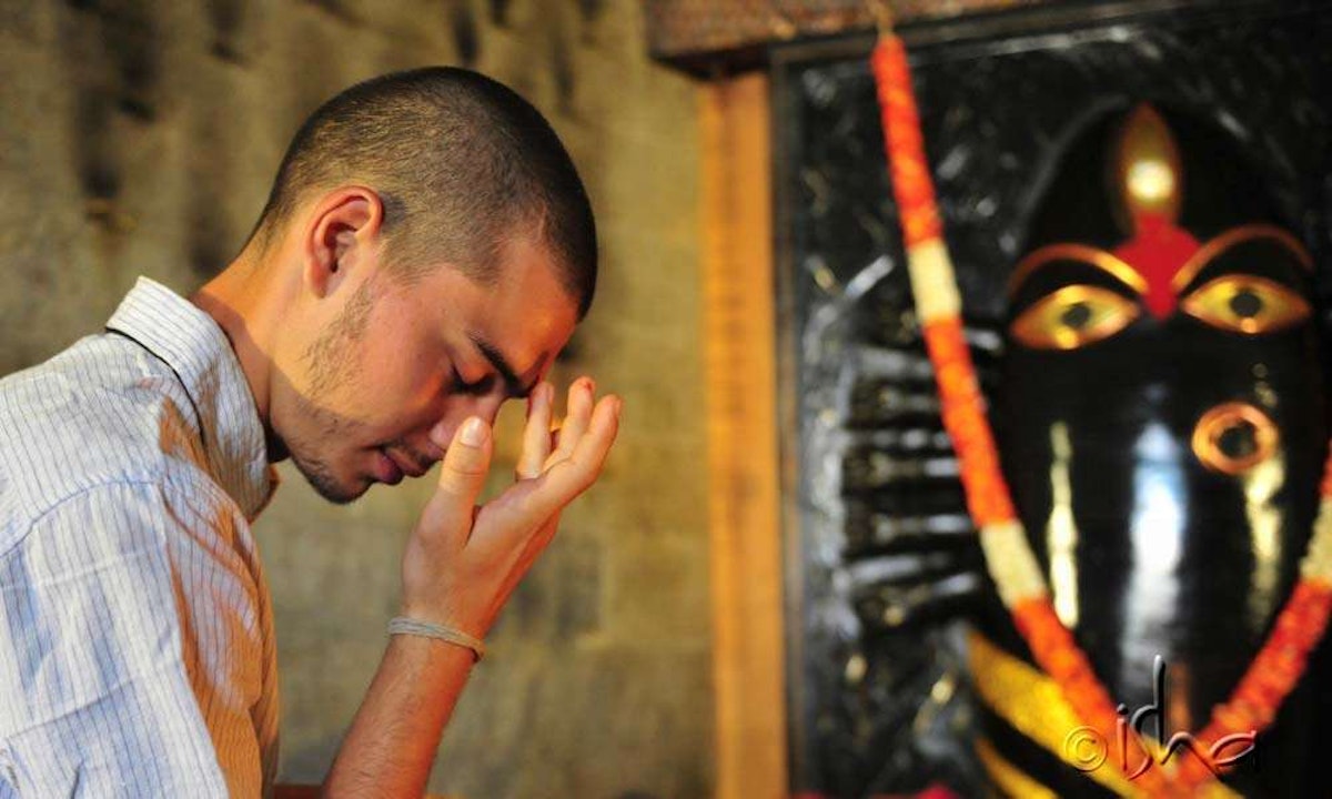 Why Do We Apply Kumkum – Significance & Benefits