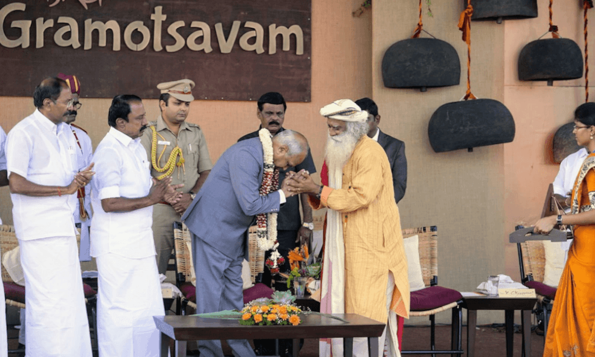 மஞ்சள் விளையும் மாநகரில் நெஞ்சை அள்ளிய கிராமோத்சவம்! | Isha Tamil Blog