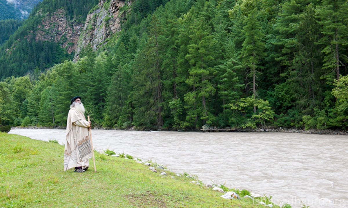 Sadhguru Unravels the Mystical Dimensions of Water On the Banks of ...