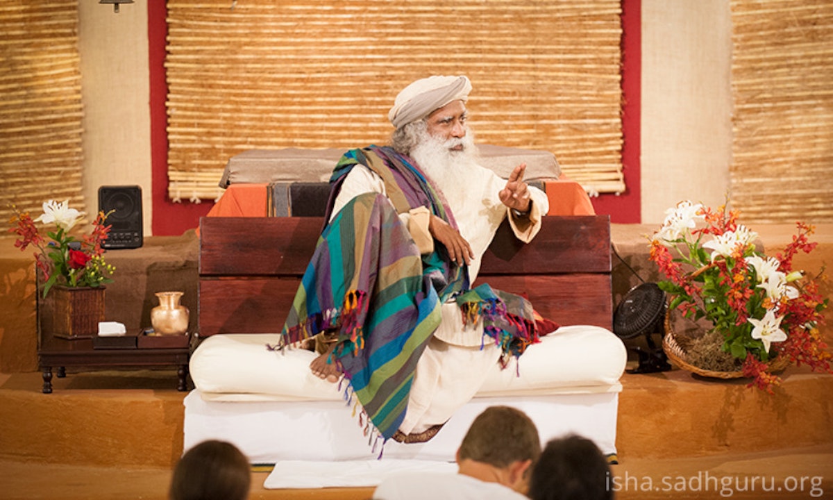 4 Tips on How to Eat Right – Sadhguru