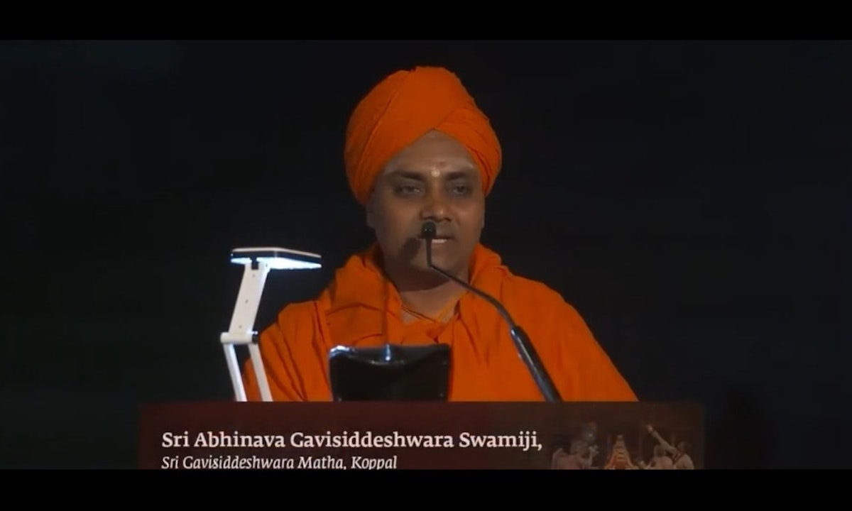 Sri Abhinava Gavisiddeshwara Swamiji at Sadhguru Sannidhi, Bengaluru ...