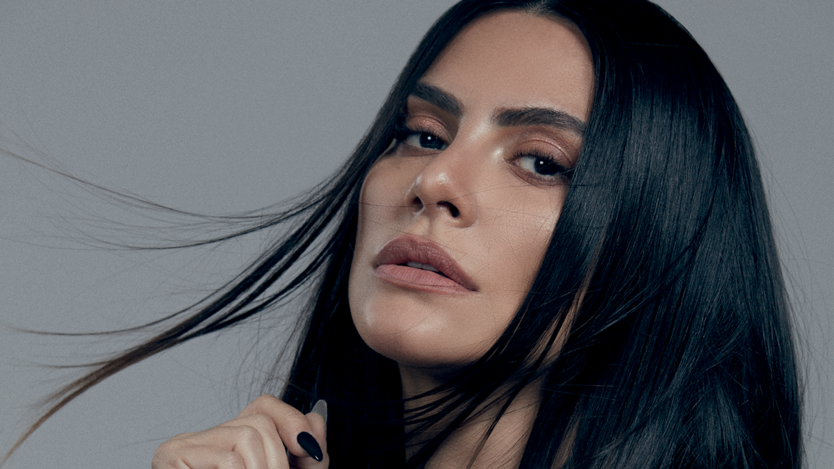 Cleo Pires fala sobre crises, moda e até vida extraterrestre; confira