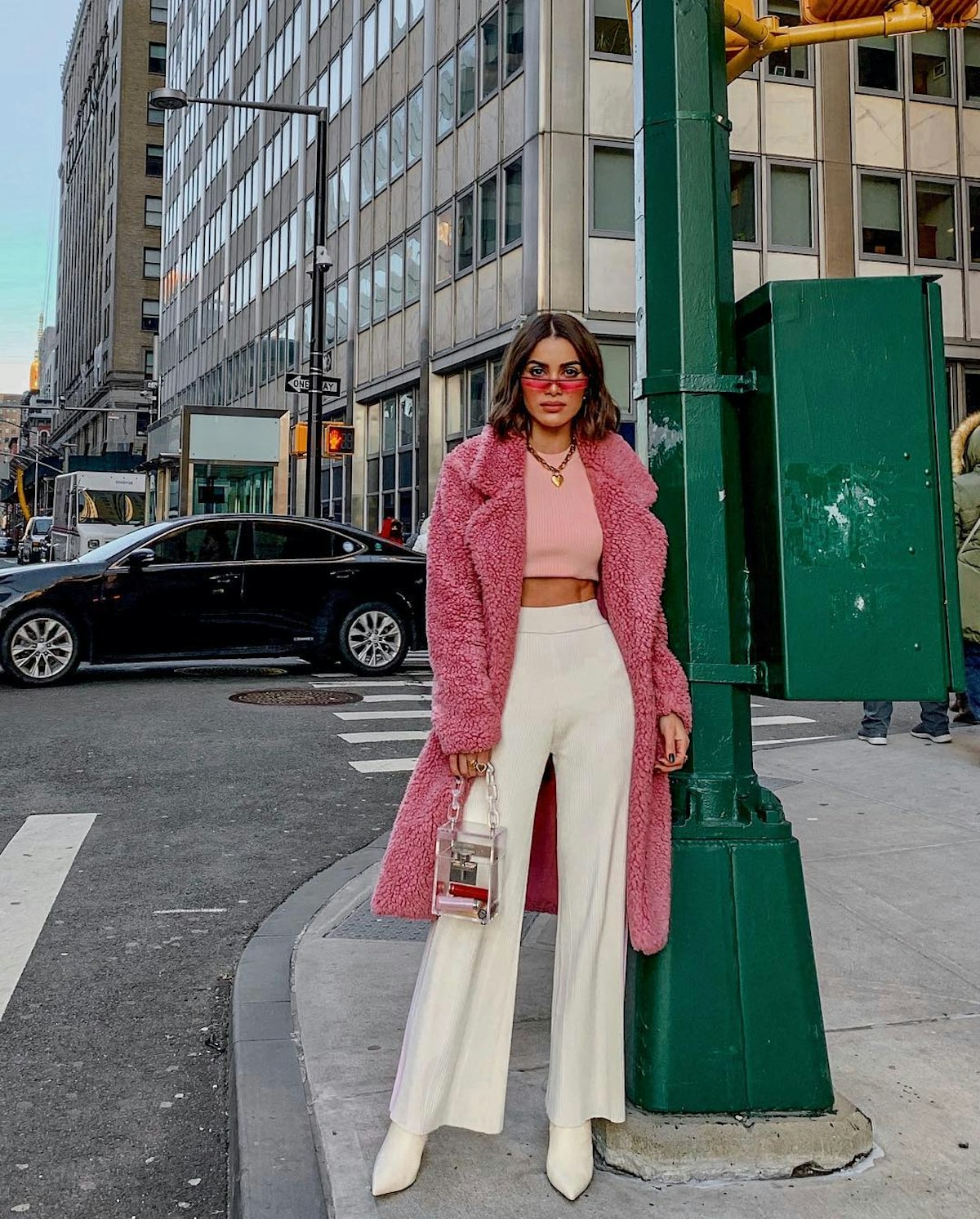 O casaco rosa é destaque absoluto do inverno europeu