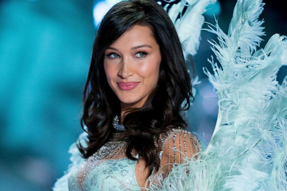 Bella Hadid explica retorno a Victoria's Secrets após polêmicas