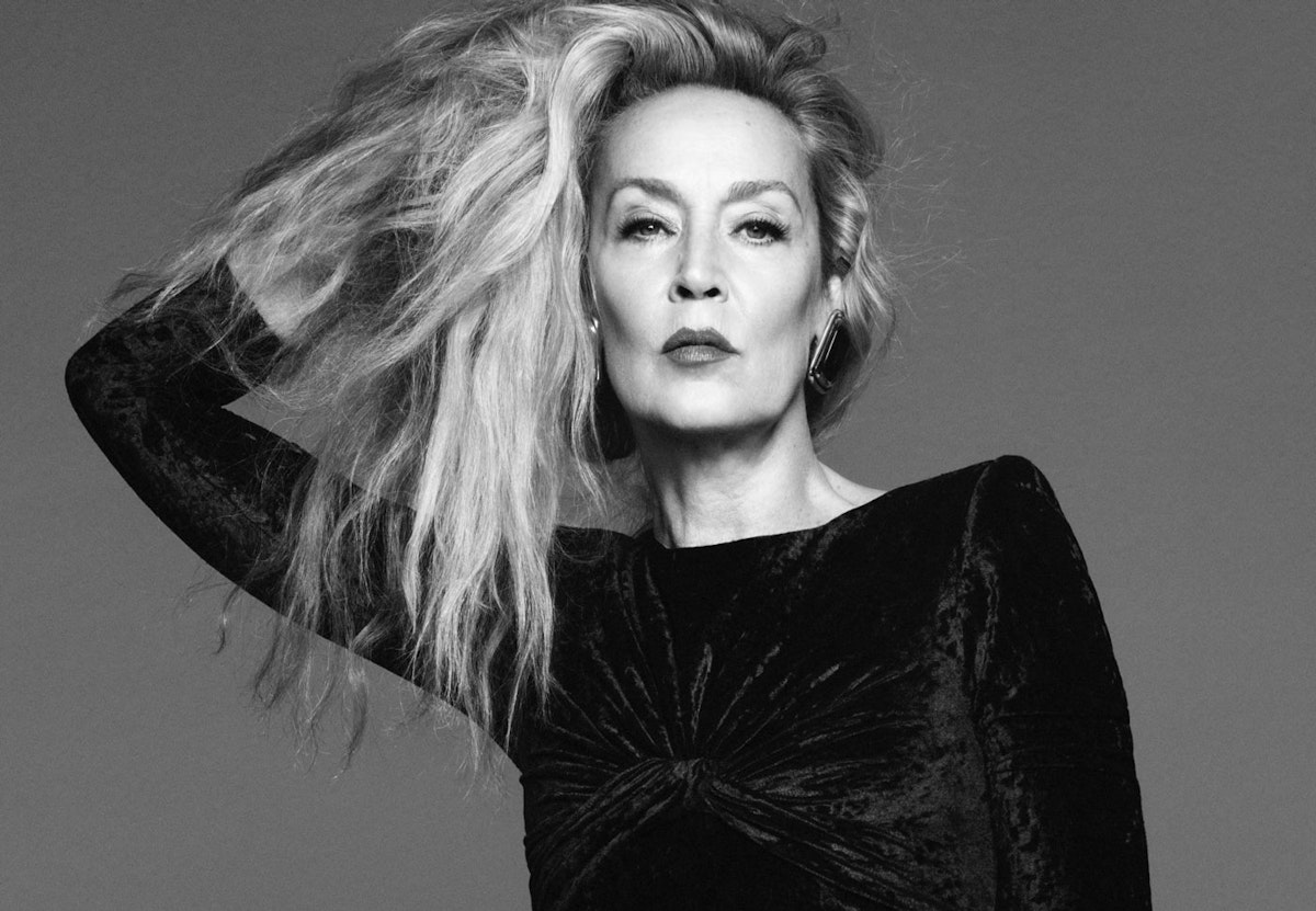Jerry Hall mostra que estilo não tem idade