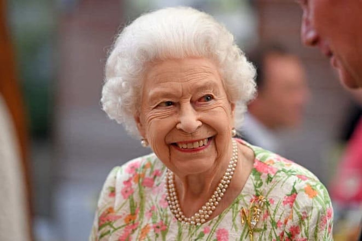 Rainha Elizabeth II confessa ser fã dos filmes de 007