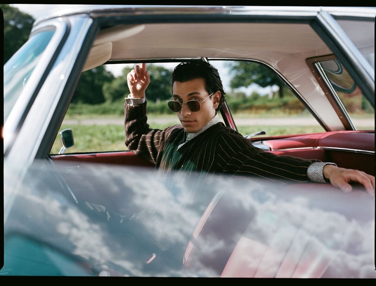 Fendi lança nova campanha de óculos com o ator Rob Raco