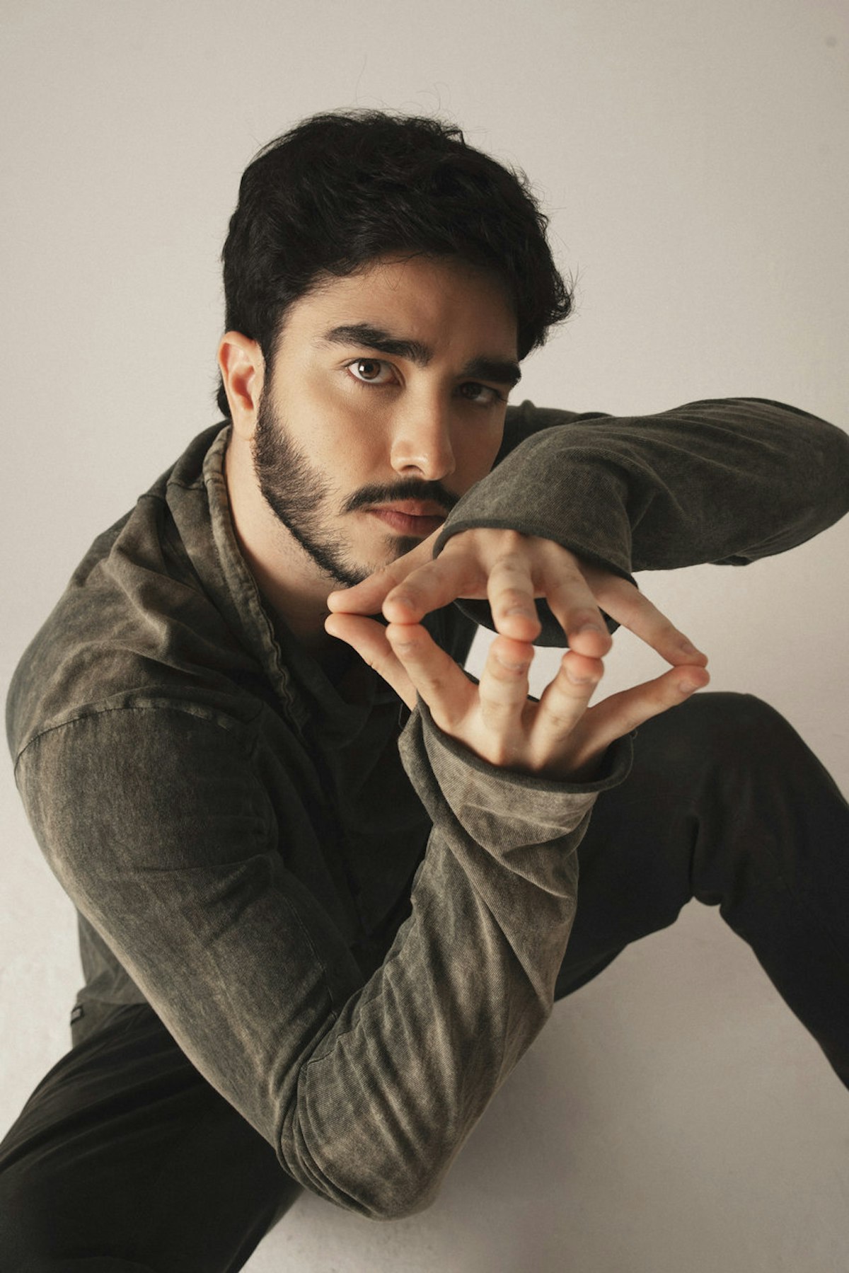 Leo Bittencourt mostra versatilidade entre vilões