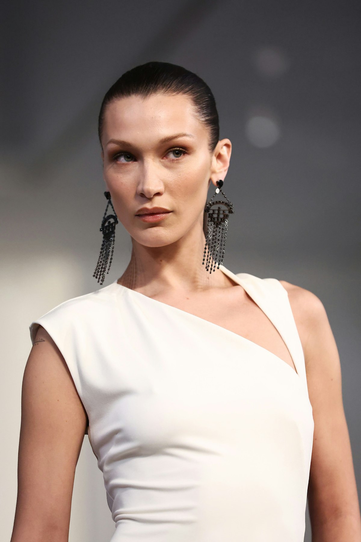 Bella Hadid adiciona “atriz” em seu currículo