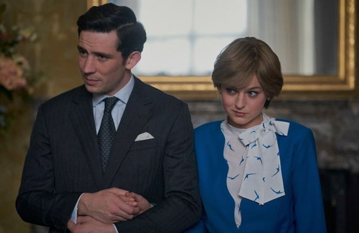 Emma Corrin compartilha bastidores de "The Crown"