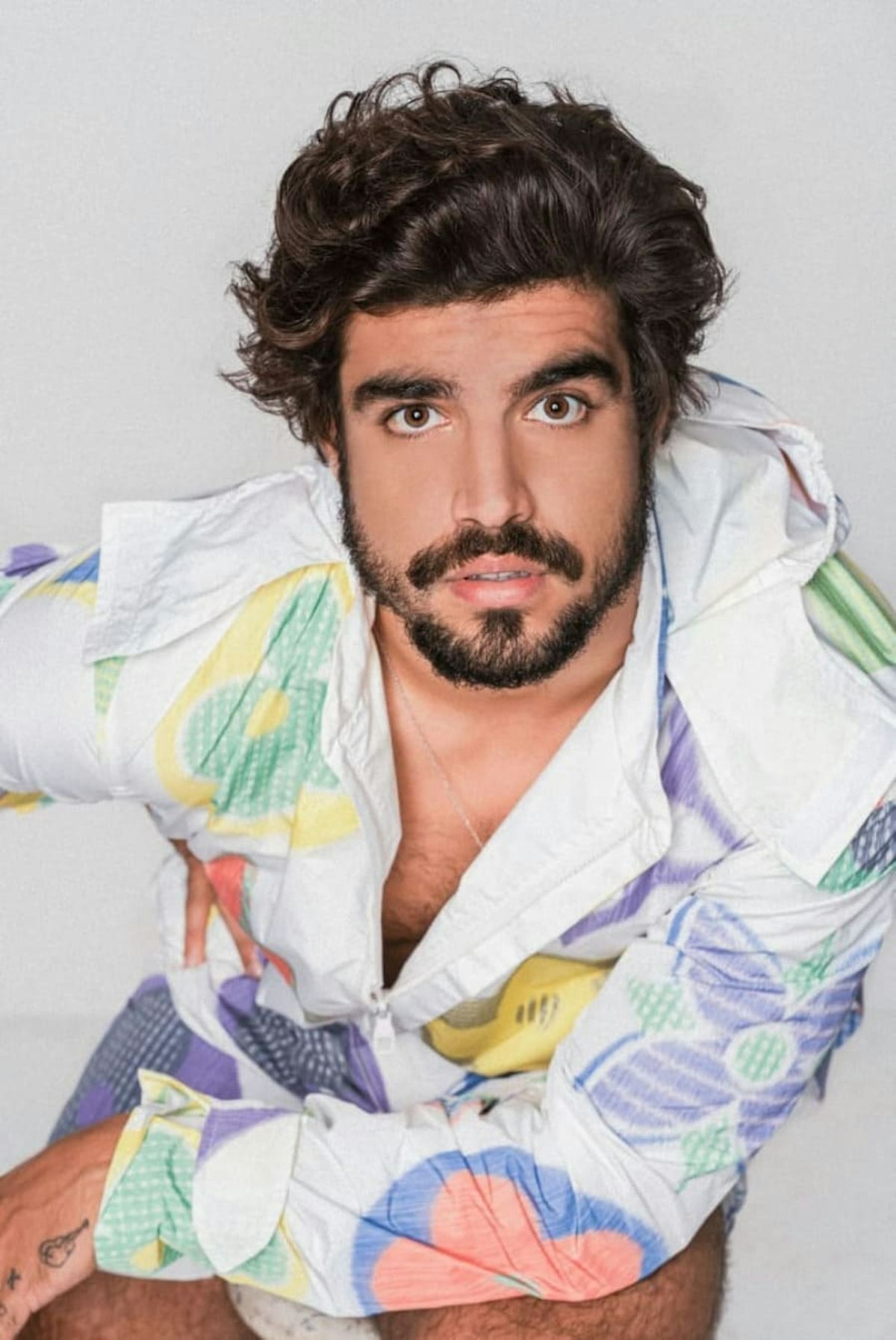 Caio Castro. estrela da capa, em editorial e entrevista exclusiva