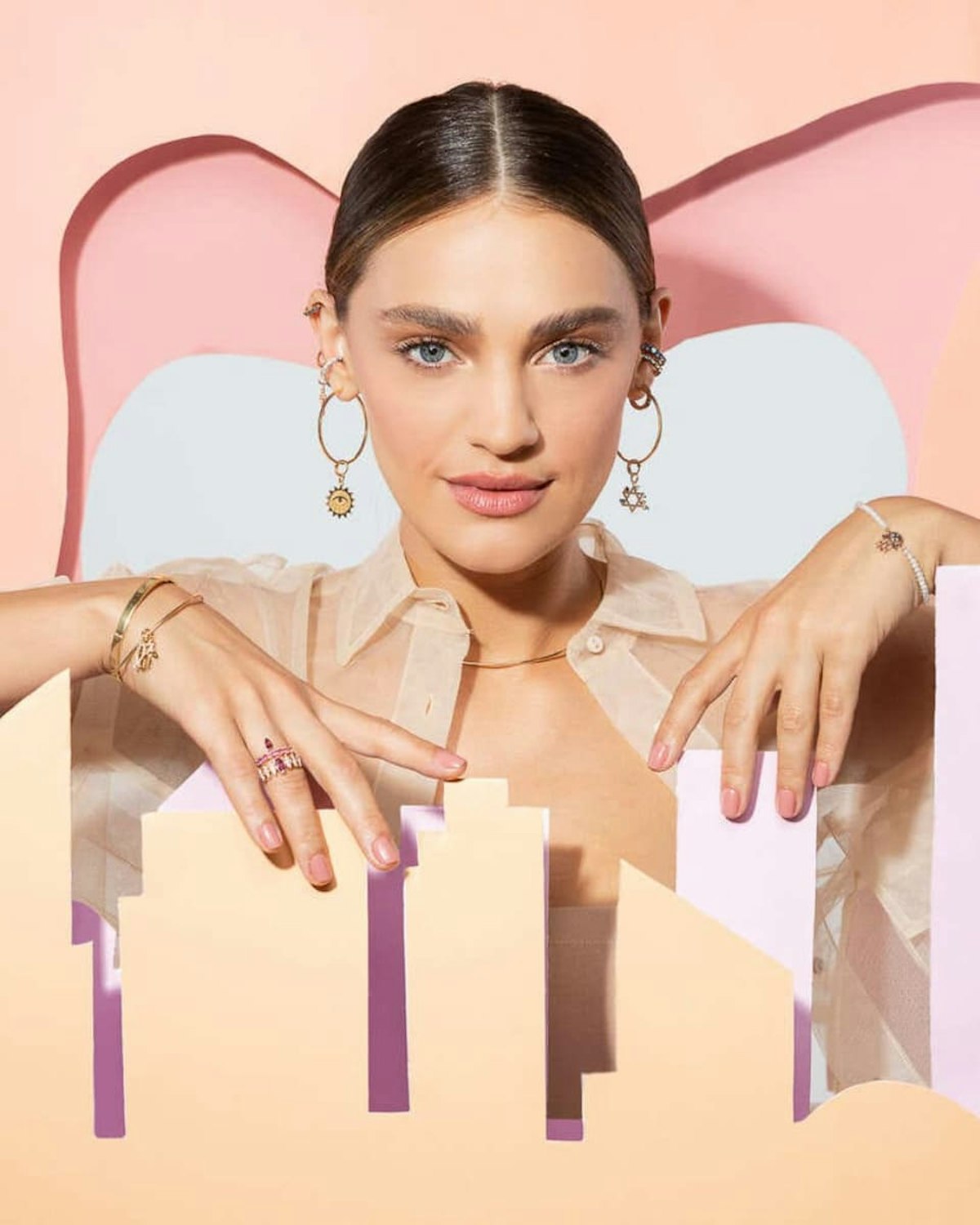 A divina proteção do design de Carolina Neves