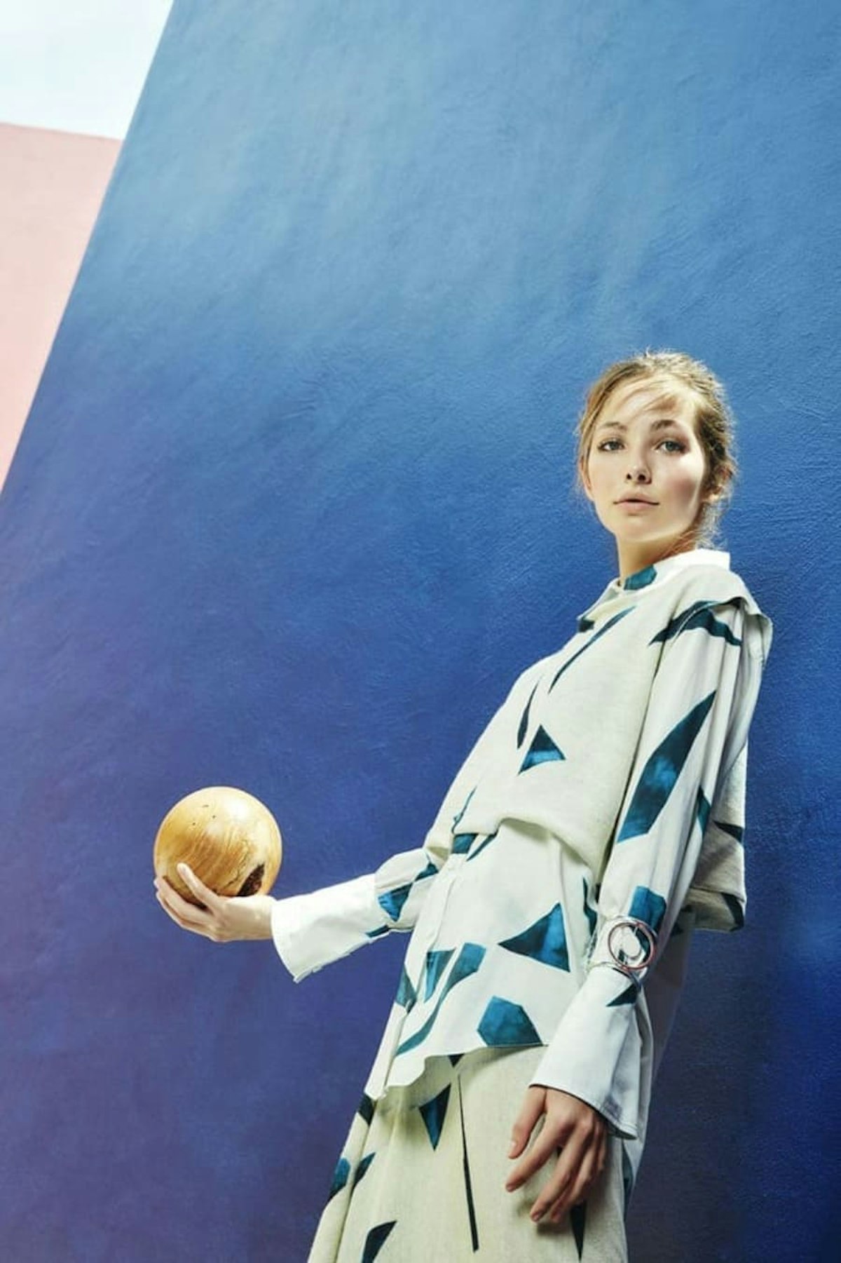 Anna Vic estreou de forma artsy no mercado nacional