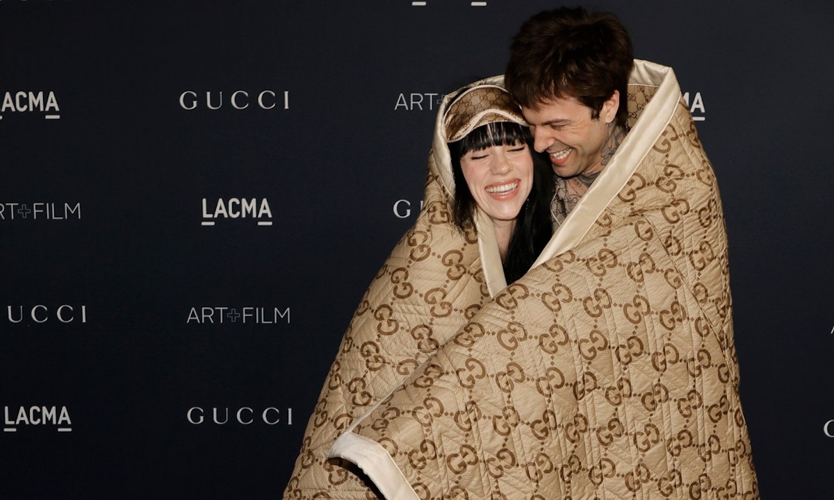 Billie Eilish confirma namoro com cantor em evento de gala
