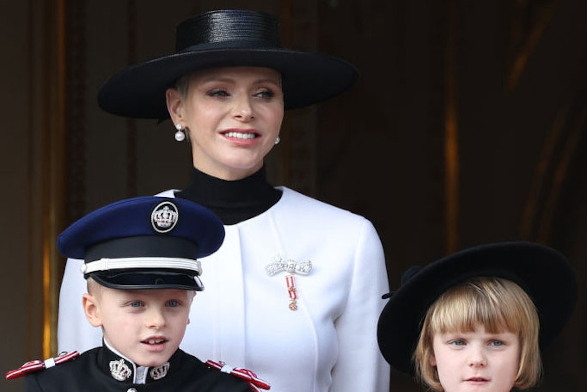 Princesa Charlene de Mônaco faz aparição rada e radiante