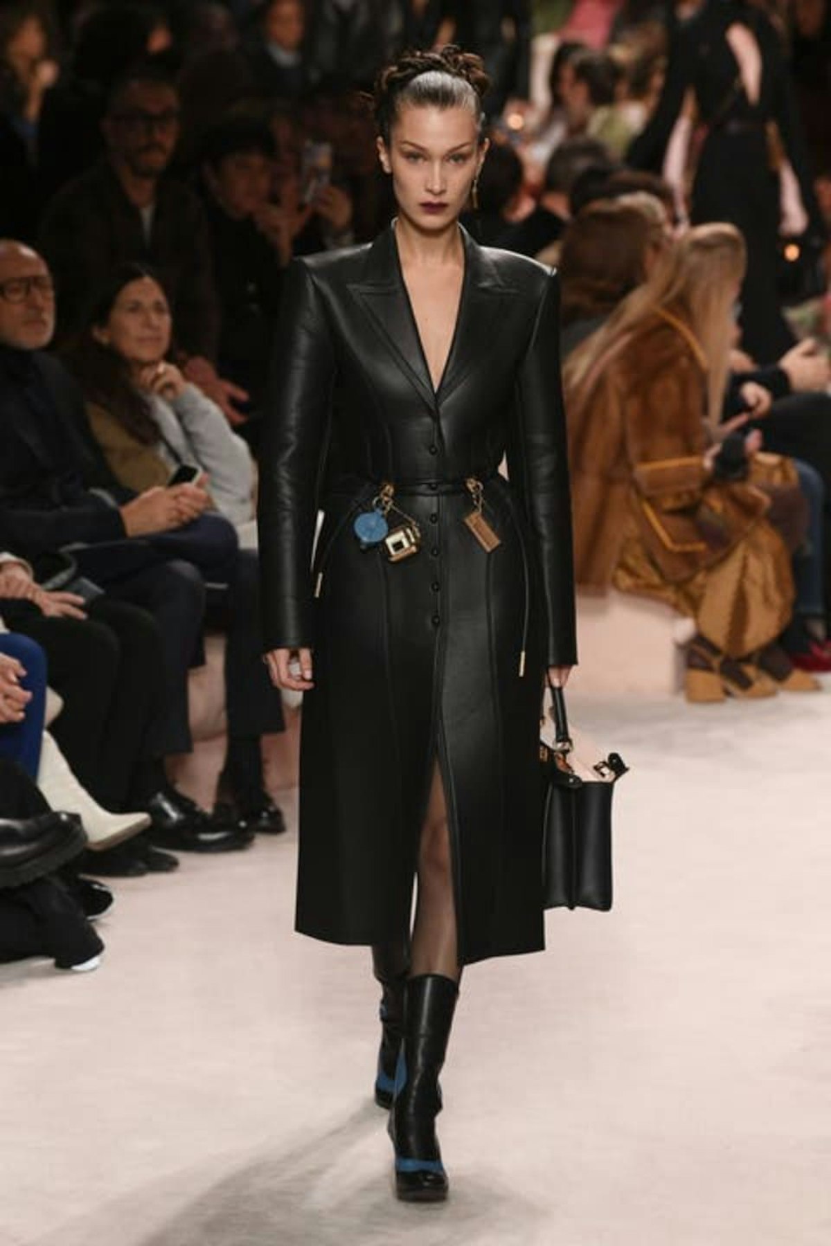 A mulher forte e elegante da Fendi na MFW