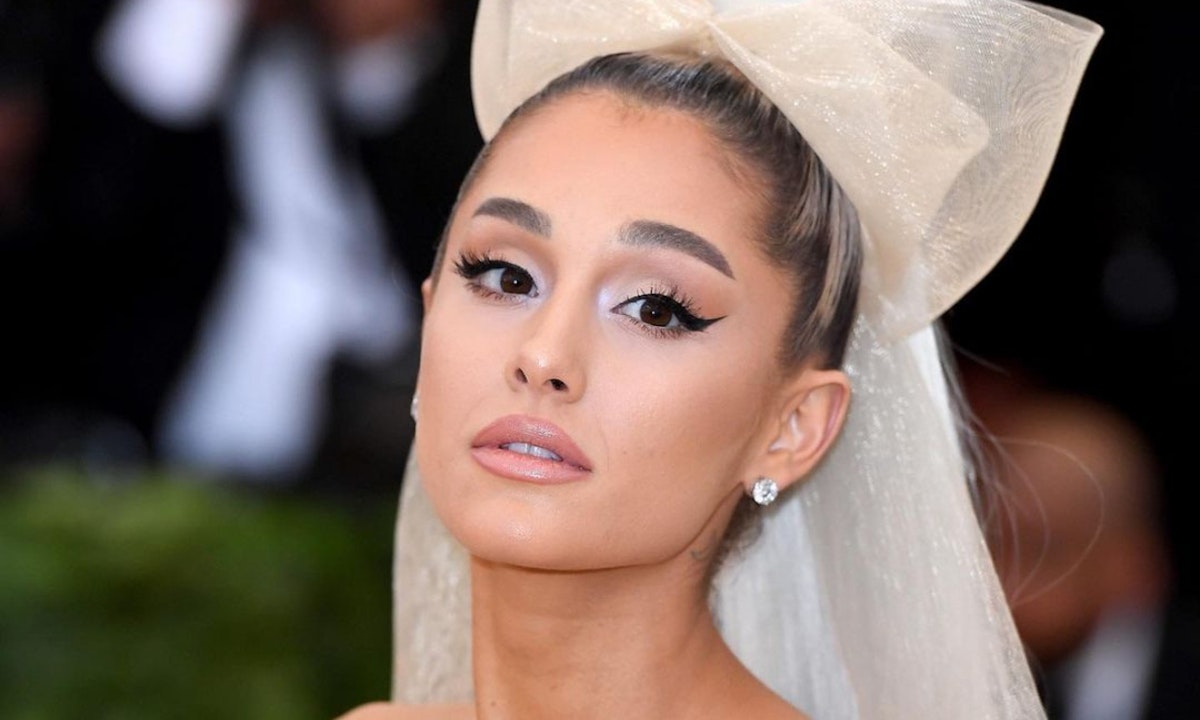 Ariana Grande surge como 'Glinda' de 'Wicked' pela 1ª vez